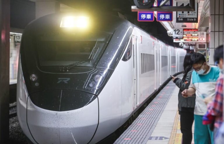 Taiwan Railways Rolls Out 271 Extra Trains for Lunar New Year Travel ...